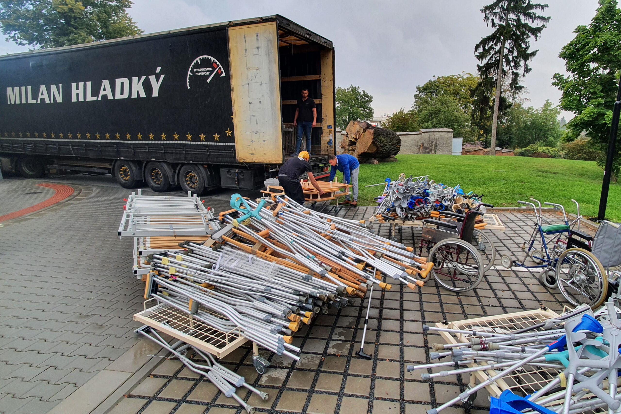 Kamion se zdravotními pomůckami vyrazil z Olomouce na Ukrajinu – Hanácké novinky